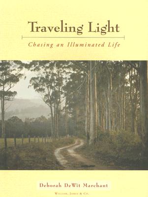 楽天ブックス: Traveling Light: Chasing an Illuminated Life - Deborah Dewit ...
