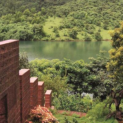 楽天ブックス: Spaces Inspired by Nature: Shirish Beri - Yashwant Pitkar - 9783936681826 : 洋書