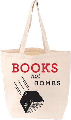 楽天ブックス: TOTE BAG:BOOKS NOT BOMBS - . - 9781423636694 : 洋書