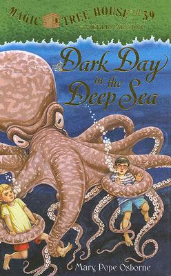 楽天ブックス: Dark Day in the Deep Sea - Mary Pope Osborne - 9780375937316 : 洋書