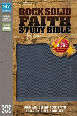 楽天ブックス: Rock Solid Faith Study Bible for Teens-NIV: Build and Defend ...