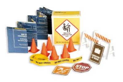 楽天ブックス: The Mini Desk Constuction Site [With Mini Traffic Cones, Saw ...