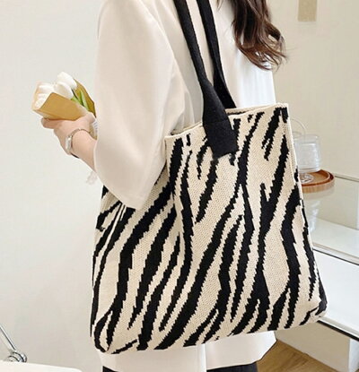 【楽天市場】ゼブラ柄ニットトートバッグ・p438736 レディース 【bag】鞄 かばん バッグ トート 大容量 柄 模様 ゼブラ アニマル ...