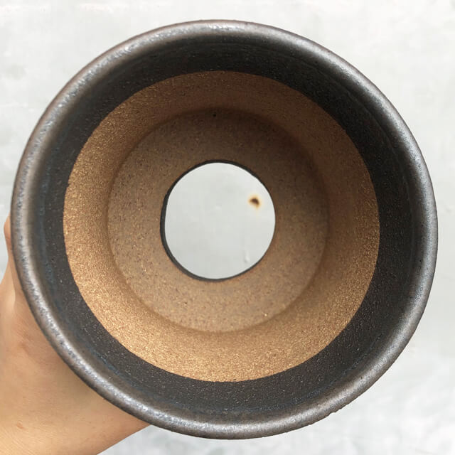 【楽天市場】KAMIYAMA -ZUNDO- POT【金彩 4号】12cm×12cm かみ山陶器 寸胴 鉢 黒 信楽焼 底穴大きい トール ...