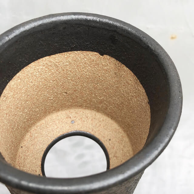 【楽天市場】KAMIYAMA -ZUNDO- POT【BLACK 3.5号】10cm×11cm かみ山陶器 寸胴 鉢 黒 信楽焼 底穴大きい ...