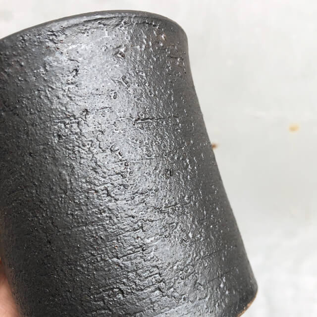 【楽天市場】KAMIYAMA -ZUNDO- POT【BLACK 3.5号】10cm×11cm かみ山陶器 寸胴 鉢 黒 信楽焼 底穴大きい ...